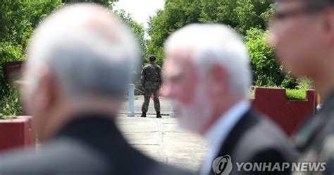 갤러거 대주교 돌아오지 않는 다리 앞에서