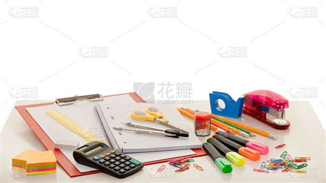 丰富多彩的学校或大学设备。教育、办公和创意理念。