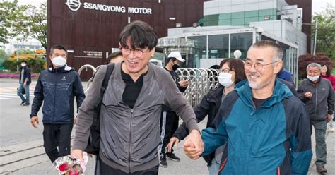 눈 쌍용차 해고노동자 11년만의 출근
