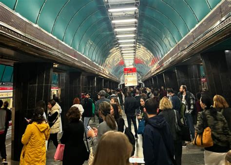 მეტროს საბურთალოს ხაზზე მოძრაობა გაჩერებული იყო