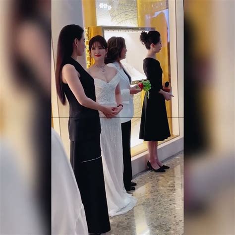 张柏芝 赵露思 实在看不出两人相差20岁啊 Youtube