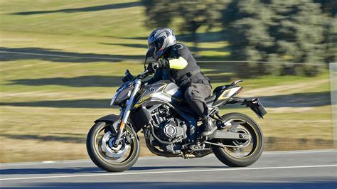 Probamos la Voge 525R segunda generación de la naked asiática
