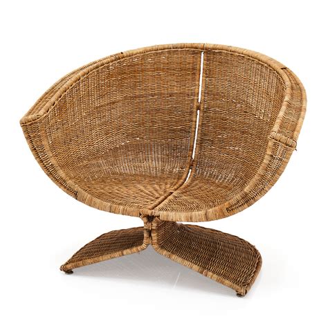 Wicker Miller Fong Wide Outdoor Lotus Lounge Chair Gil And Roy Props