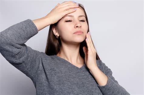 Premium Photo Illness Health Care People Medicine Concept Throat
