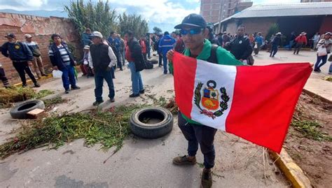 Cusco Manifestantes Bloquean Pistas E Intentan Llegar Al Aeropuerto