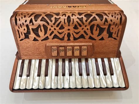 Brandoni 65w1 72 Bass Compact Accordion