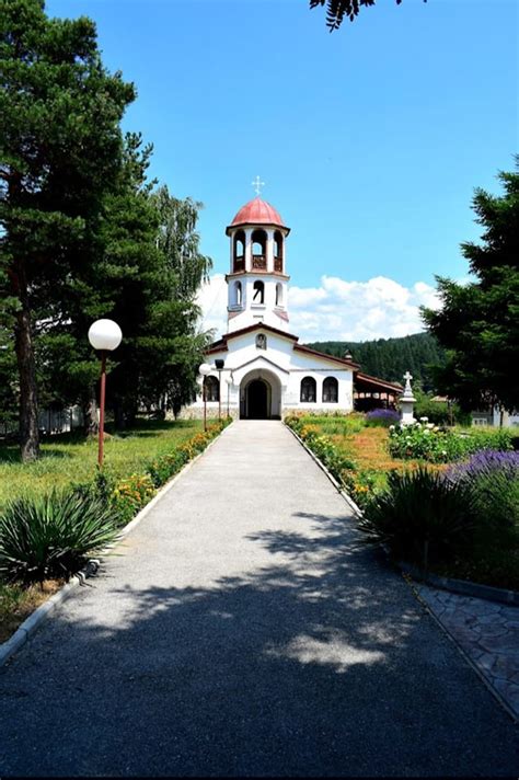 Храм „Св Вмчк Георги“ с Баня Разложка духовна околия