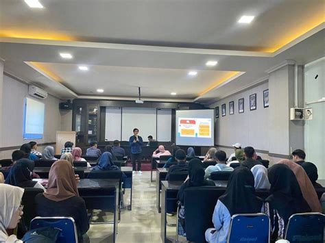 Prodi Ilmu Komunikasi Unismuh Makassar Gelar Kuliah Umum Literasi Media