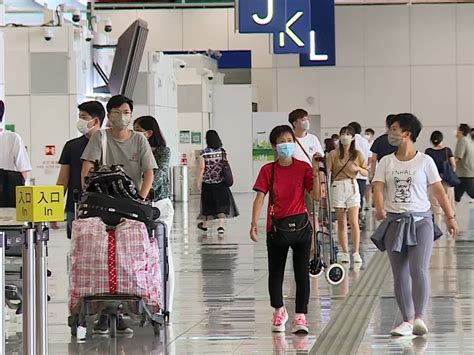 香港即時新聞 港台 抵港人士檢疫安排放寬 有旅行社收逾百宗報團外遊查詢