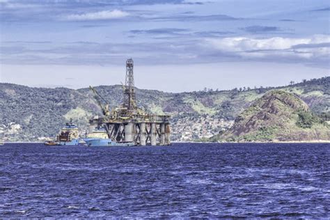 Equipamento De Perfuração Para a Exploração Do Petróleo No Oceano Foto de Stock Imagem de