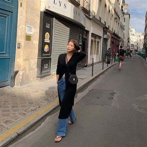 정채원 di Instagram 힛 동네 한바퀴 이건 진짜 예쁜 니트 원피스인데 제 마음대로 가디건으로ㅎㅎ Insta