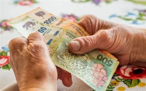 El Gobierno nacional oficializó el bono de 70 000 para jubilados de la