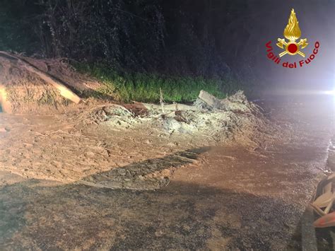 Notte Di Lavoro Per I Vigili Del Fuoco Del Comando Di Lucca Incidente