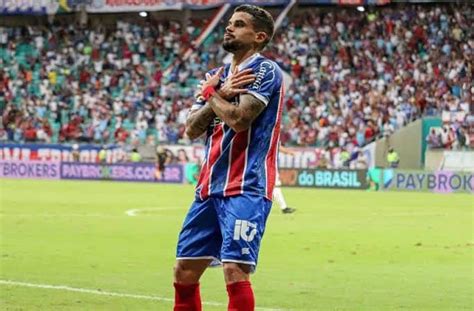 Destaque Apesar Da Derrota Meia Do Bahia Agita A Torcida Com Atuação
