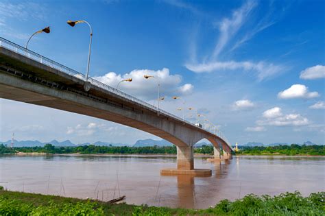 태국에서 나콘 파 놈 주 Thakhek 캄무안 지방 Lao Pdr에 연결 하는 메콩 강 제 3 태국라오스 우정의 다리 0명에