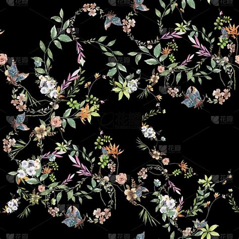 叶和花的水彩画，在深色的背景上无缝的图案素材 花瓣网