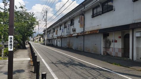furo1010 on Twitter かつての歓楽温泉街石和温泉の名残 石和秘宝館石和の館と向かい側のスナック街