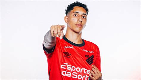 Athletico PR anuncia contratação do volante Felipinho ex Ponte Preta