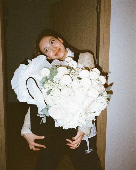 Twiceさんのインスタグラム写真 Twiceinstagram「다시 필카 사랑💐🌿📸」10月4日 20時26分 Twicetagram