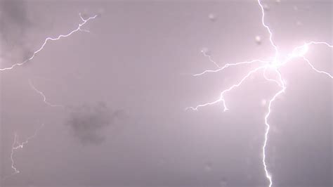 上海发布雷电黄色预警：短时强降水、雷雨大风、局地小冰雹围观澎湃新闻 The Paper