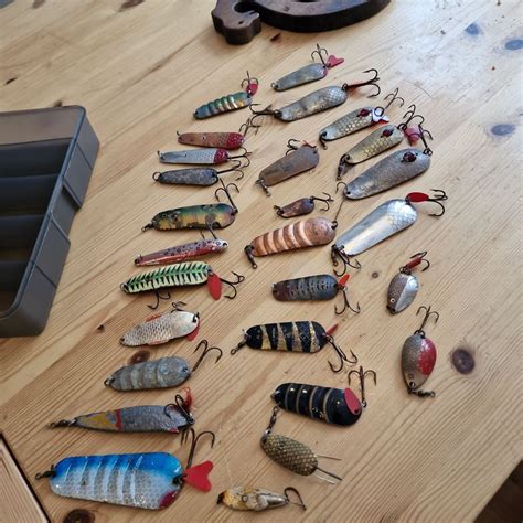 Se produkter som liknar 27 gammla skeddrag i låda på Tradera 626751795