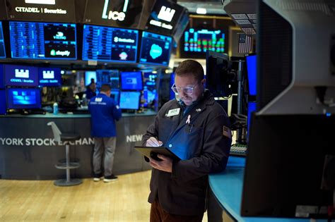 Trump Tariffs Rattle Wall Street But Stocks Bounce Partway Back After Pause