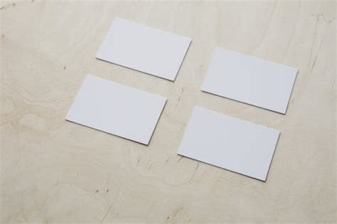 Copy Space Id 개념 광고하는 그래픽 깔끔한 깨끗한 나무 단순한 디자인 라벨 마케팅 명함 목업