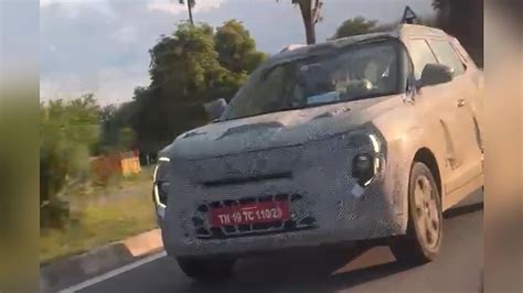 Mahindra Xuv300 Facelift Enters Final Testings Ahead Of Launch Motomotar