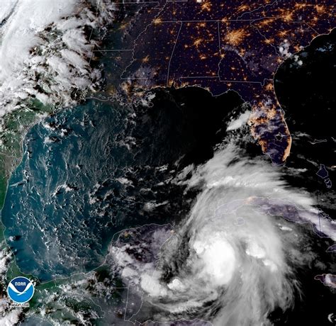 Hurrikan Steuert Auf Florida Zu