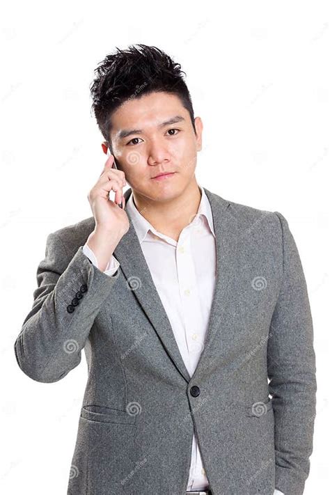 Charla Del Hombre De Negocios Al Teléfono Celular Imagen De Archivo