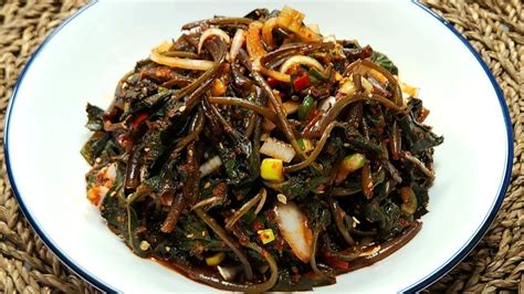 이제 머위순 이렇게 드셔보세요 머위순 김치 맛있게 버무리는방법 무침요리 겉절이요리 김치요리 머위대요리 나물요리 머위순 김치만드는법 머위순 김치만는방법 머위순 김치만들기 황금