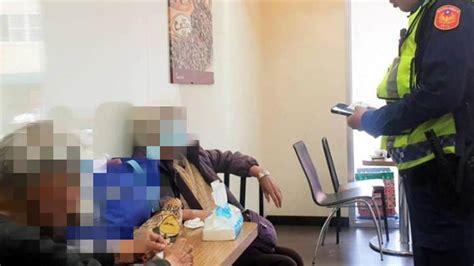東森新聞 鼻酸！兒賣掉房產疑棄養 台中老夫妻「帶神主牌住超商」 鴨仔編：超商店員還好心提供蕃薯讓他們止飢