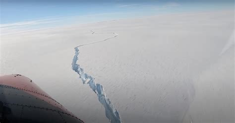 Antarctic Ice Shelf Loses Massive Iceberg The Size Of Phoneix