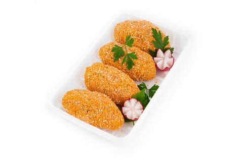 신선 하 게 냉동된 반된 제품입니다 Cutlets을 표지에 닭고기의 부드러운 고기에서 만든 비스킷 흰색 바탕에 격리 합니다