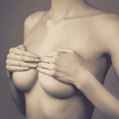 Chirurgie des seins Dr Jerry Levy Chirurgien esthétique Paris