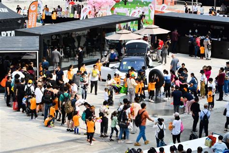 张琳芃携子参加斯巴达勇士赛 6000小勇士深圳开跑比赛