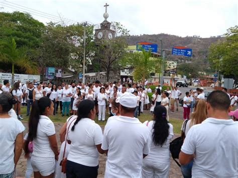 Marchan por la paz de Zihuatanejo oran por jóvenes suicidas