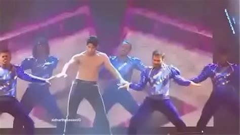 Siddharth Malhotra Shirtless Dance On Stage Xxx Mobile Porno Videos