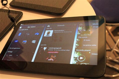Hands On Intel Meego Tablet At Mobile World Congress