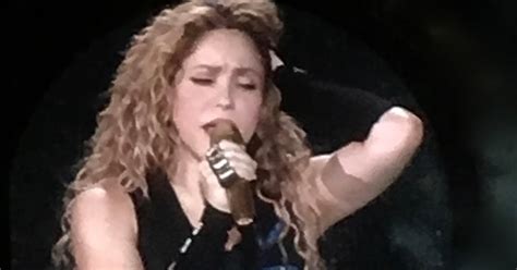 A Bride Abattue Lel Dorado World Tour De Shakira En Concert à Paris