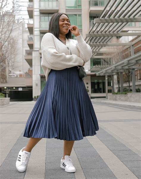 3 Ways To Style Pleated Skirts For Summer And Fall Curvy Outfits Pleated Midi Skirt Outfit