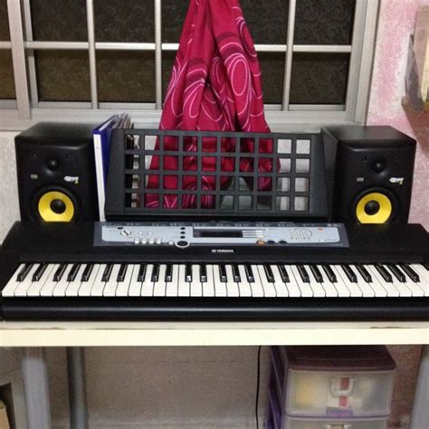Yamaha Psr E213 Portable Keyboard Hobbies And Toys Music And Media Musical Instruments On Carousell