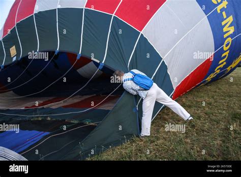 France Loir Et Cher Angé Préparation Du Ballon à Air Chaud Avant Le