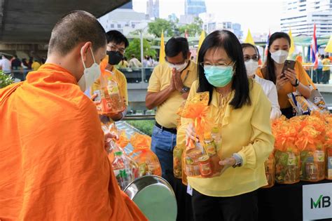 ขอเชิญชวนประชาชนร่วมทำบุญตักบาตรข้าวสารอาหารแห้ง แด่พระสงฆ์ จำนวน ๗๑ รูป Mbk Center