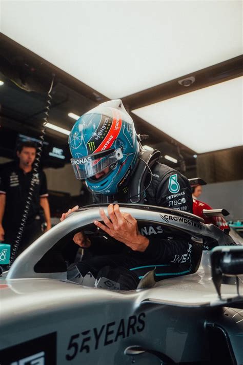 Mercedes Amg Petronas F1 Team On Twitter Settling Back Into The Office 😊