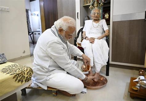 Gujarat Pm Modi Meets Mother Heeraben Modi On Her 100th Birthday