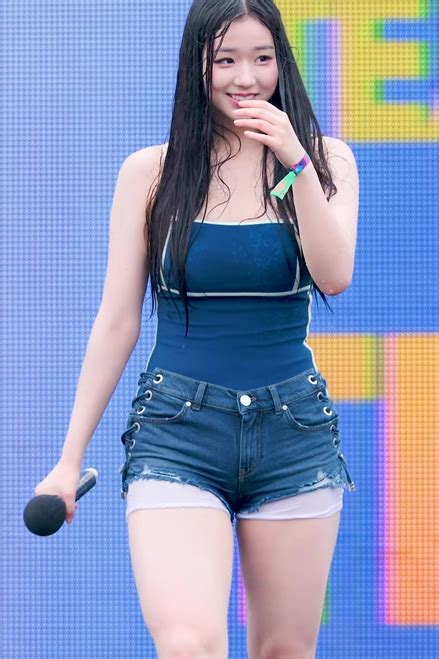 워터밤 2인자 트리플에스 김채연 움짤