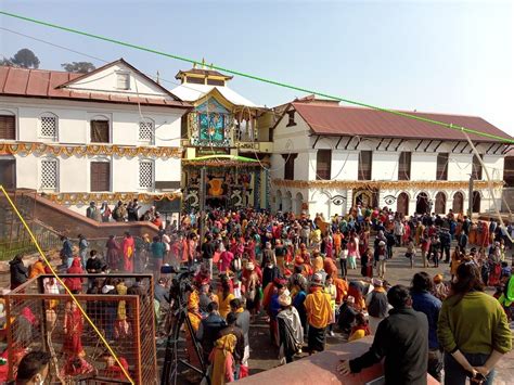 आज महाशिवरात्री पशुपतिनाथमा साढे चार लाखले गरे दर्शन Nepal Business