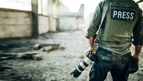 Залужний схвалив зміни до акредитації журналістів під час воєнного стану Читайте на Ukr Net