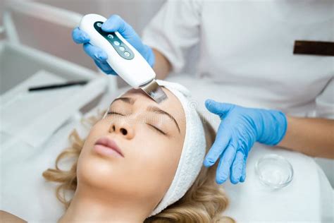 Ultrasonic Scrabbing Beautiful Woman Receiving Ultrasound Cavitation